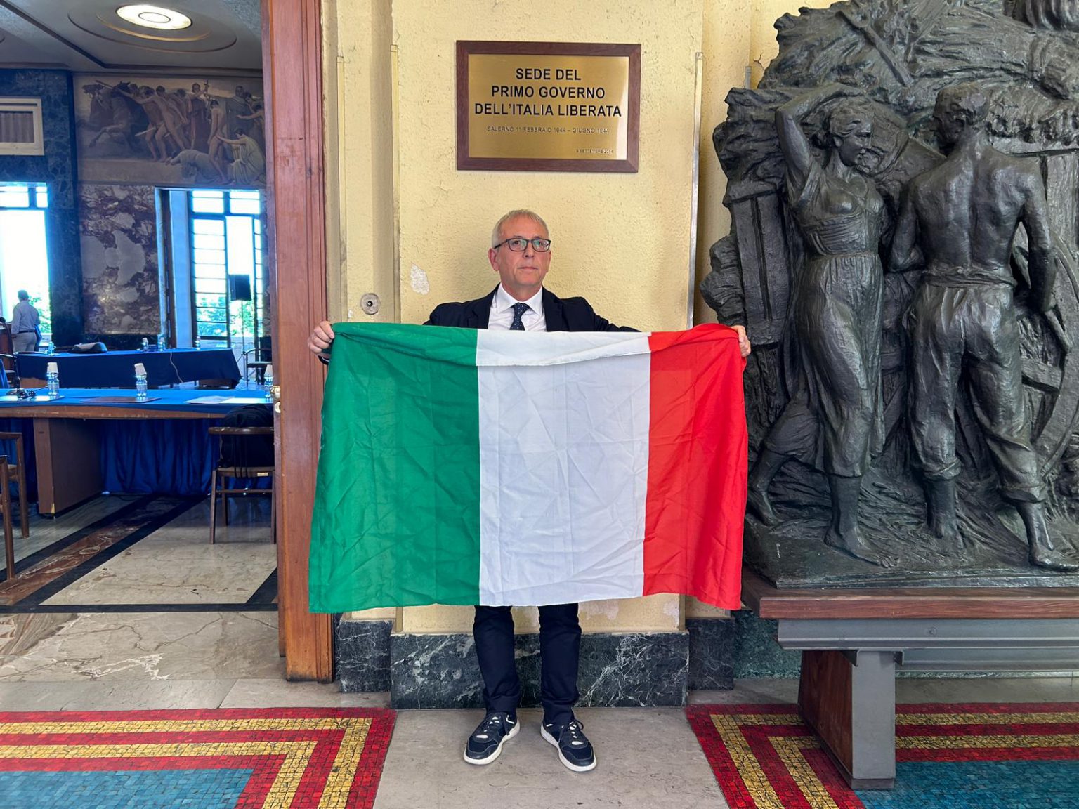 Autonomia Salerno Iannelli Porta Il Tricolore In Consiglio